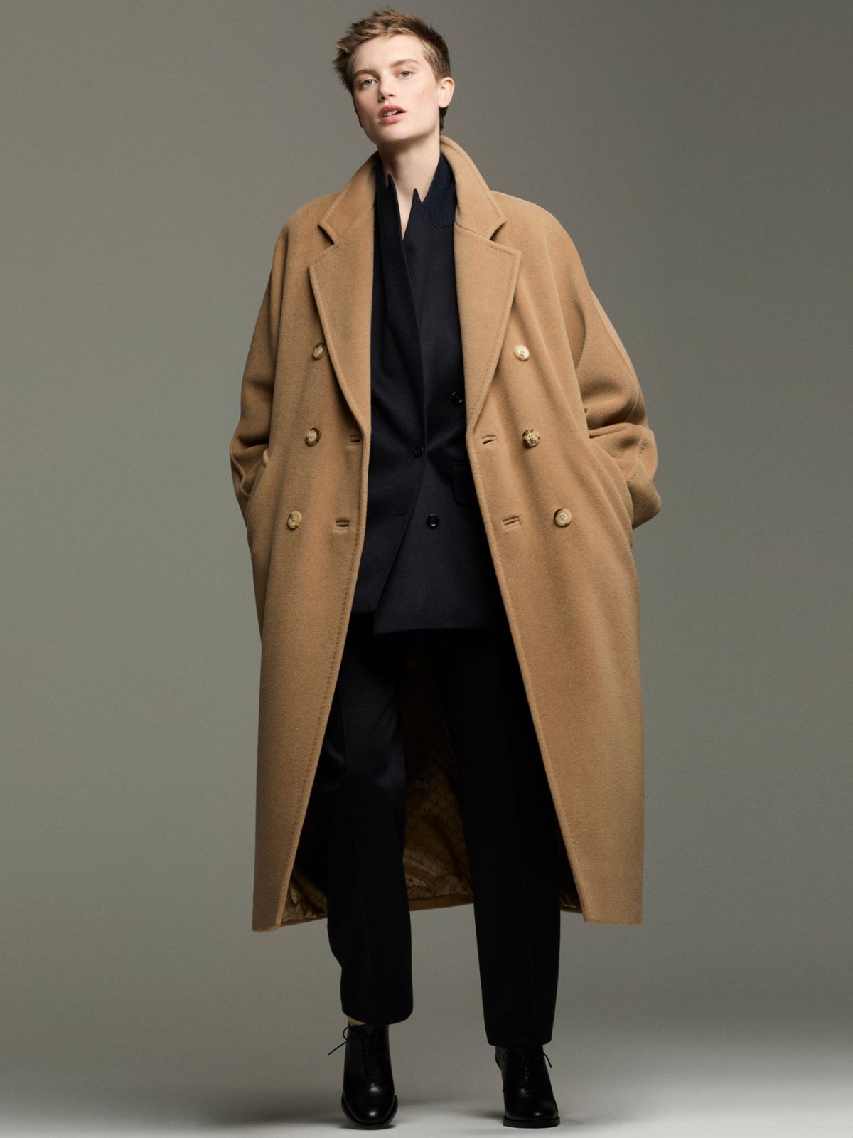 マックスマーラのコートはアウトレットが狙いめ！お得に手に入れる！